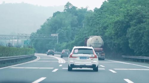 与沃同行一起探索重庆雨雾中的原野森林草原别赶路去感受路