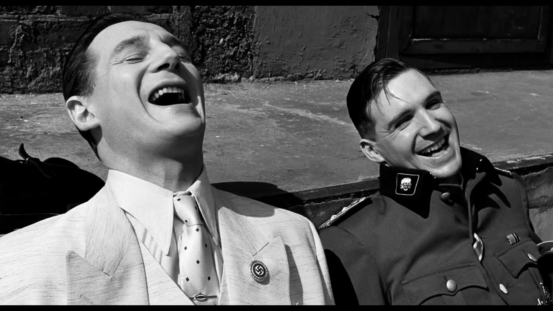 辛德勒的名单：看似辛德勒没有人性的行为，其实是在给犹太人希望