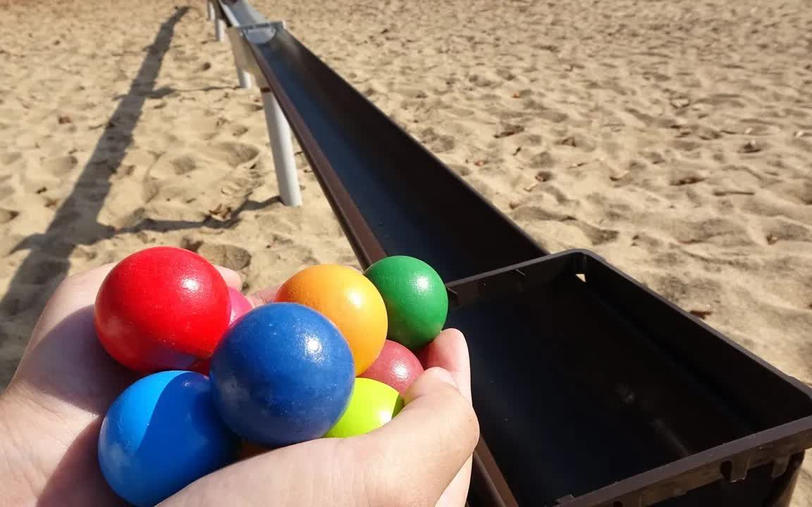 「积木拼装秀」巨型弹球过山车快跑!海边户外超长滚珠轨道积木 lego...