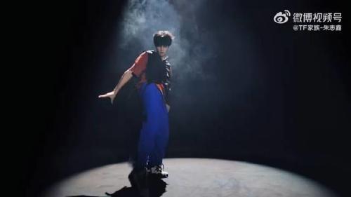 #朱志鑫跳copycat# @TF家族-朱志鑫 cover的《copycat》好棒!,舞蹈...