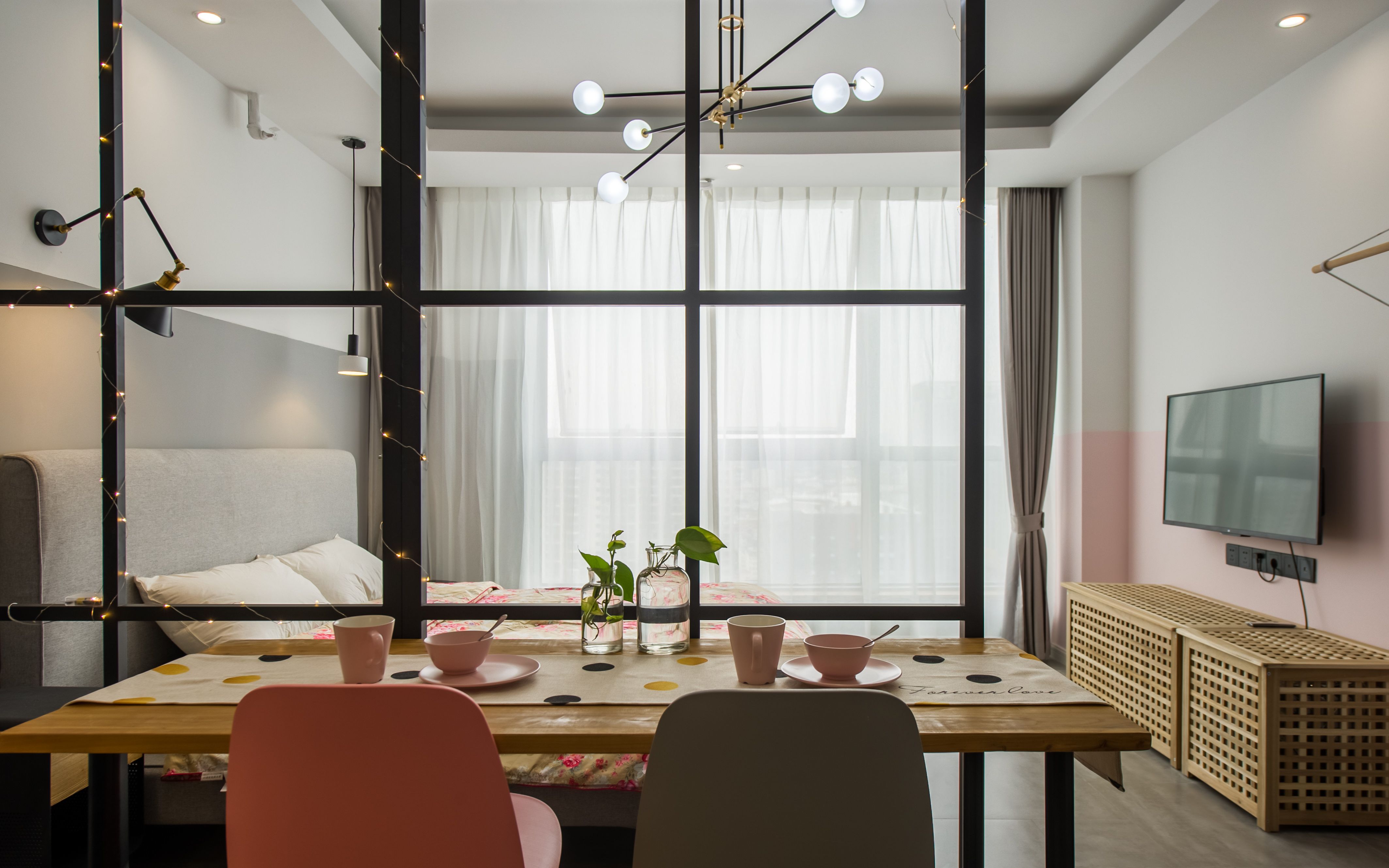 在50平的公寓房间里设计装修出自己喜欢的北欧风而又简约的房间~