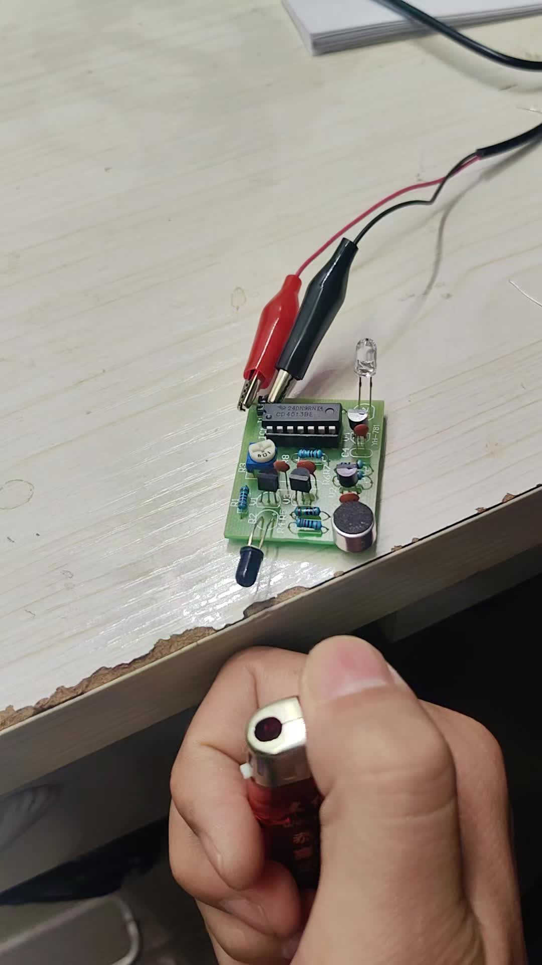 ...#电工知识 模拟电子蜡烛具有“火机点火,风吹火熄”的仿真性,设计...