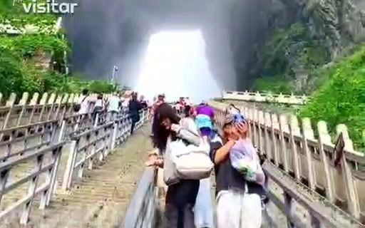 西班牙人介绍张家界天门山,天空之门,西班牙语听力,西语字幕