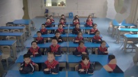 1704班 国旗下的展示——《做遵纪守法的小学生》