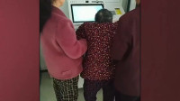 94岁老人为激活社保卡,被家人抬到银行做人脸识别,银行回应了