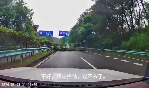 行车记录仪实拍:这司机能处