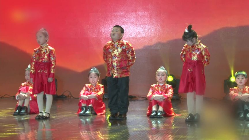 萌娃们演绎朗诵《中国话》,歌颂中国传统文化,果断分享给大家