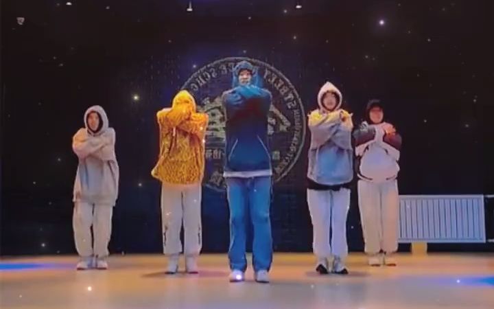 元旦舞蹈|年会舞蹈推荐《猪猪侠》元旦年会舞蹈推荐《猪猪侠》简单...