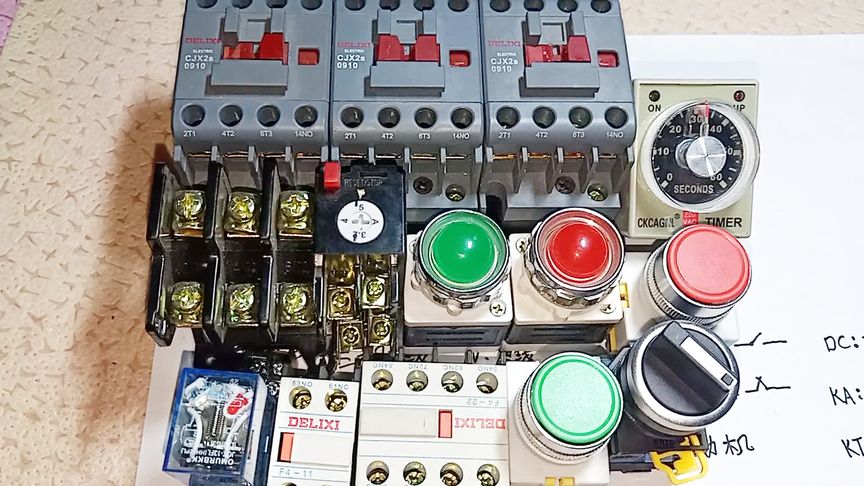 初学电工要想看懂,接触器自锁电路图,先从这些电气元件入手吧