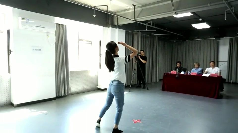 一曲舞蹈,北京电影学院继续教育学院专修班祝大家新年快乐!