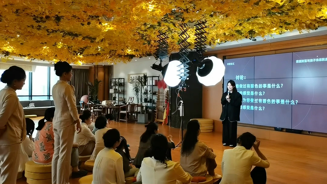 孩子在家庭学校社会职场中的眼色彰显