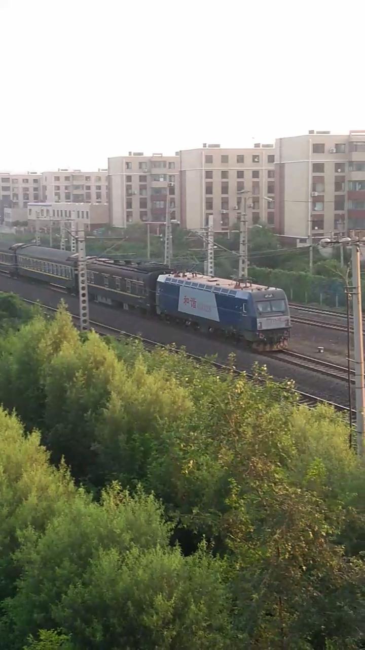 K1010鹤岗至大连列车路过开原