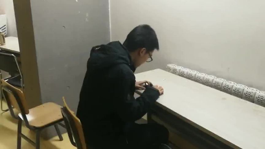 来,让北京外国语大学的学生们告诉你,爱是什么?(5)