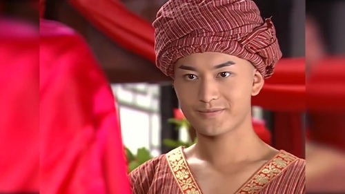 还珠格格3:萧剑晴儿终于等到婚礼这一天,挑喜帕看见晴儿惊艳了