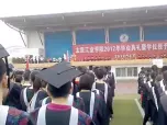 大学校长最接地气演讲 措词幽默乐坏毕业生