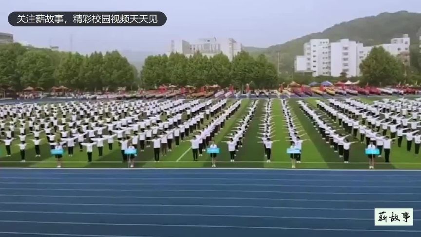 校运动会开幕式,上百名学生武术表演,比跳舞强