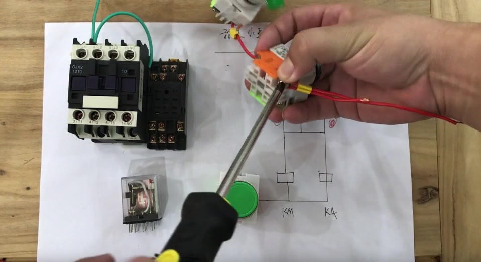 电工知识:自动及手动怎样变换控制电机接线法?