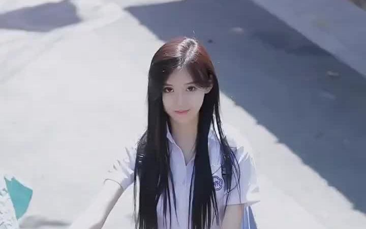 骑着单车去上学应该是学生时代最幸福的事?