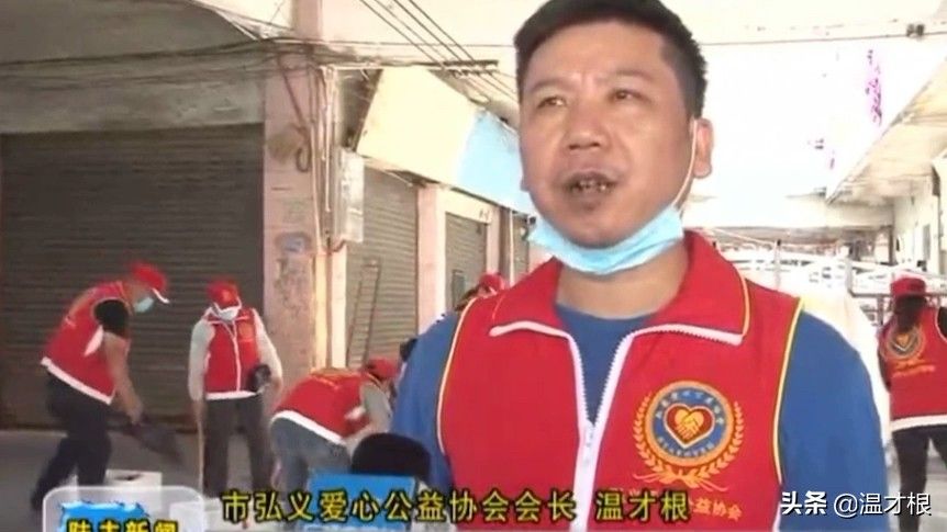 志愿者们都热情细致地完成自己的职责,充分发挥不怕苦、不怕累