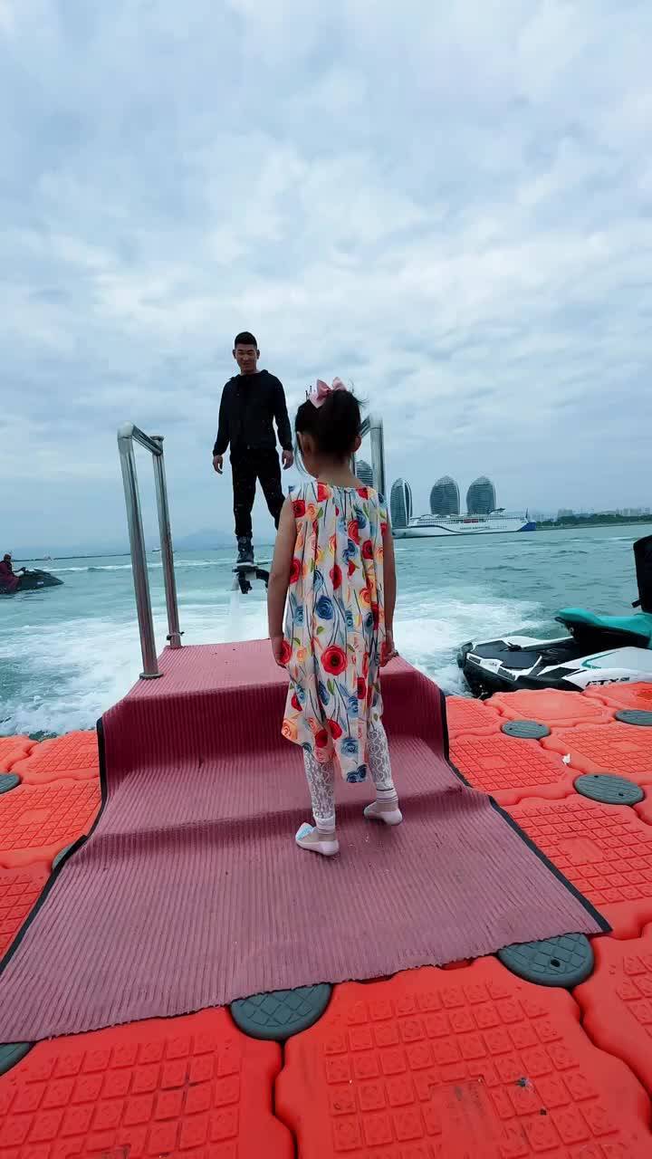 很勇敢的小朋友,飞的真好。