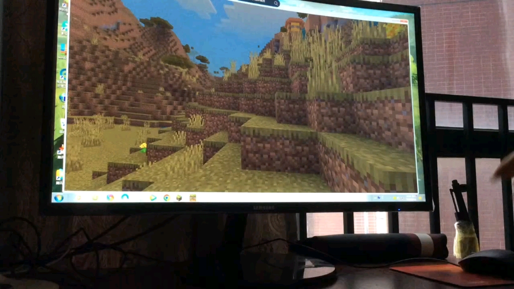 我的世界的日常(一) (视频来自于朋友用电脑玩的不是本人,后面说话的...