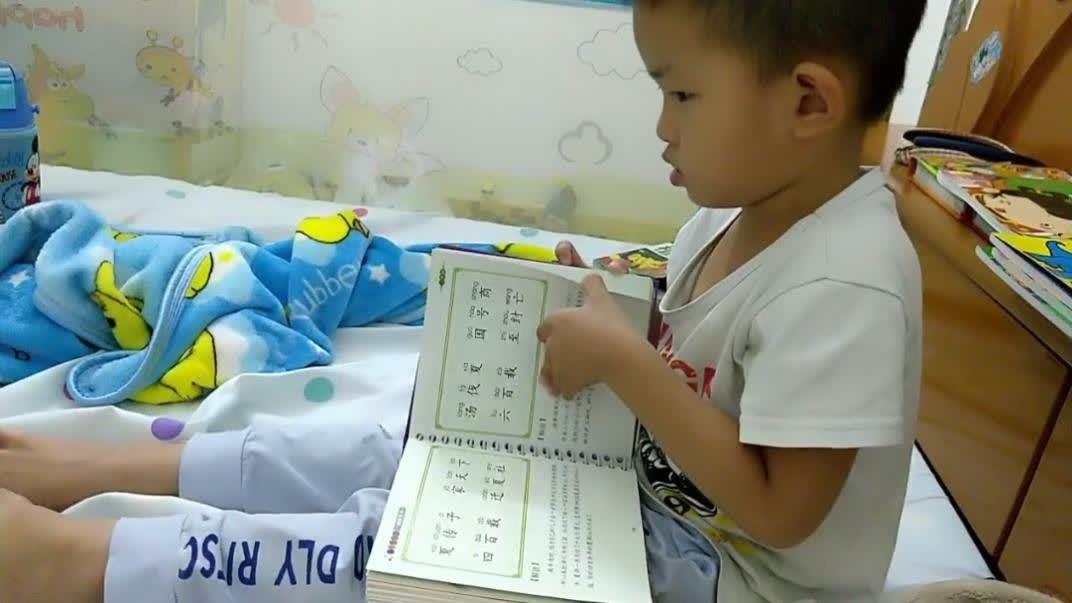 三岁孩子把《三字经》读得滚瓜烂熟,本科毕业生父母汗颜!