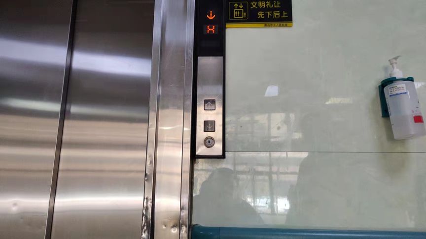 工人医院的三菱GPS-2电梯,外呼是gps3,电梯里面是GPS-2。