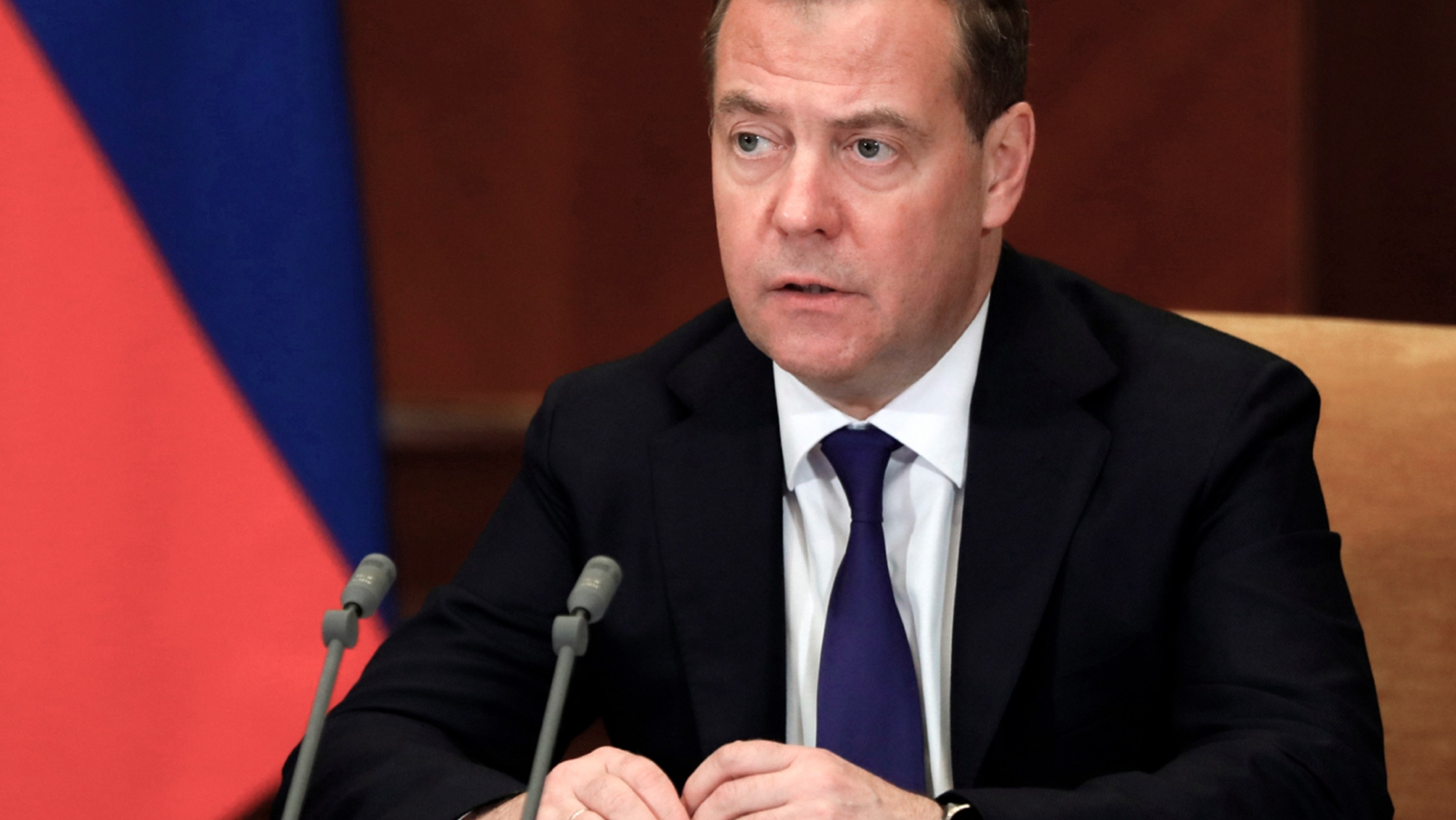 俄联邦安全会议副主席:当国家处于困难时期正派的人应该留在祖国