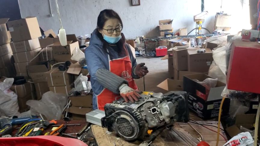 上午给客户维修比德文电动汽车,増程器故障,原来是控制器有故障