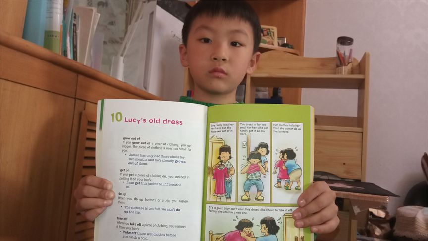 小Kevin微课动词短语系列,如何用实用口语表达关于露西的新旧衣裳