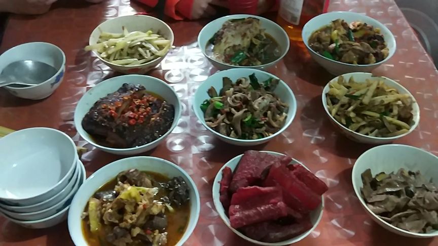 湖南农村的年夜饭,一般是这几个菜,有认识的不?
