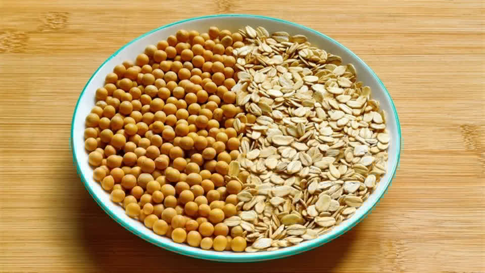 把黄豆和燕麦放一起,作用真是厉害,98岁老奶奶长寿的秘诀