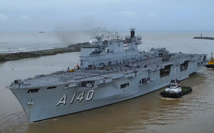 【巴西海军】多用途直升机母舰 -“大西洋”号(A-140)停靠伊塔雅伊港(...