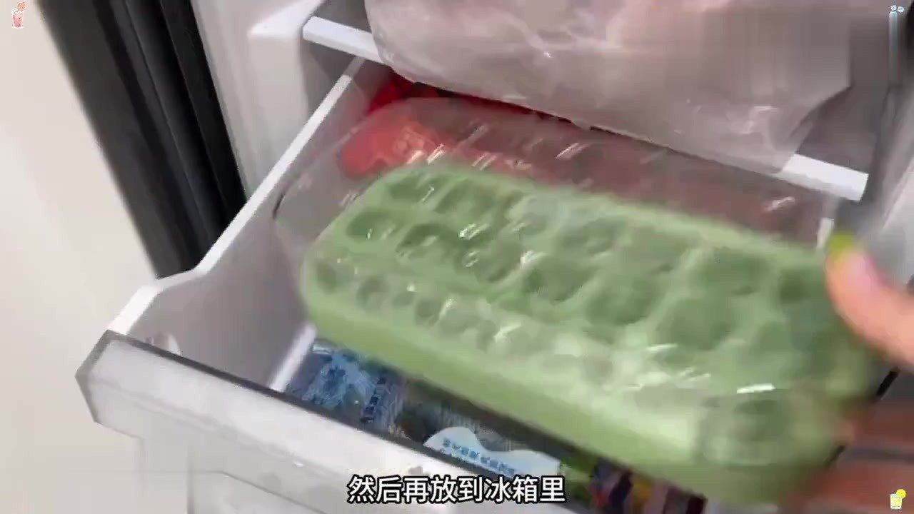 这个冰盒设计的好啊,直接注水就能冻成冰块,全程冻冰取冰不脏手也太...