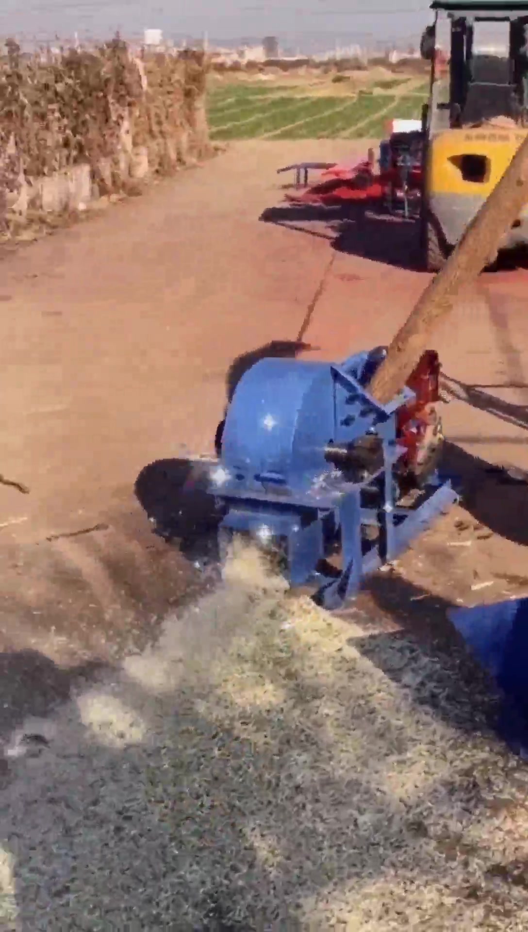 木材粉碎机 小型木材粉碎机 移动式树枝杂木粉碎机 木头树根破碎机 ...