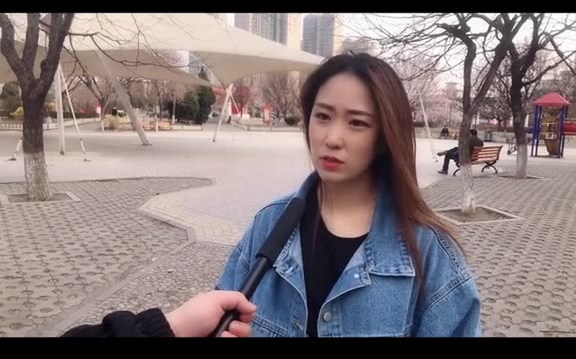 如果有人叫你小学生,你会怎样回答?街头采访哪儿挡得了我们颜值搞笑