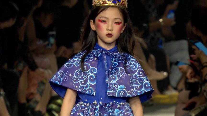 中国传统纹样的传承,搭配现代服装元素,明朗大方