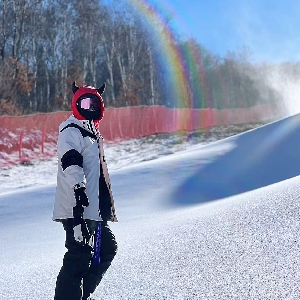 赣凯鑫辽滑雪冲浪教练 