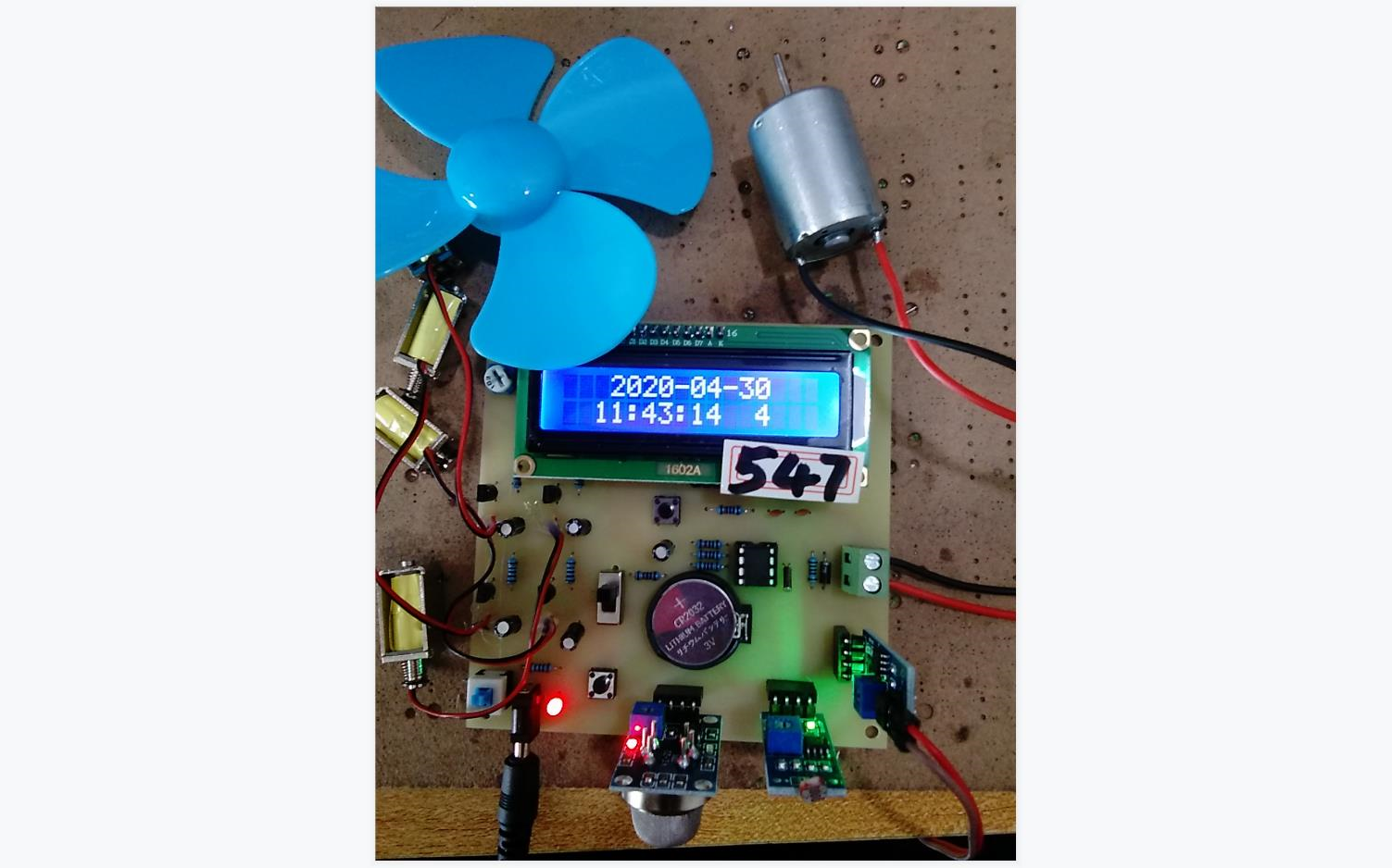 基于51单片机的多功能智能窗户晾衣架窗帘控制系统的设计-LCD1602-...