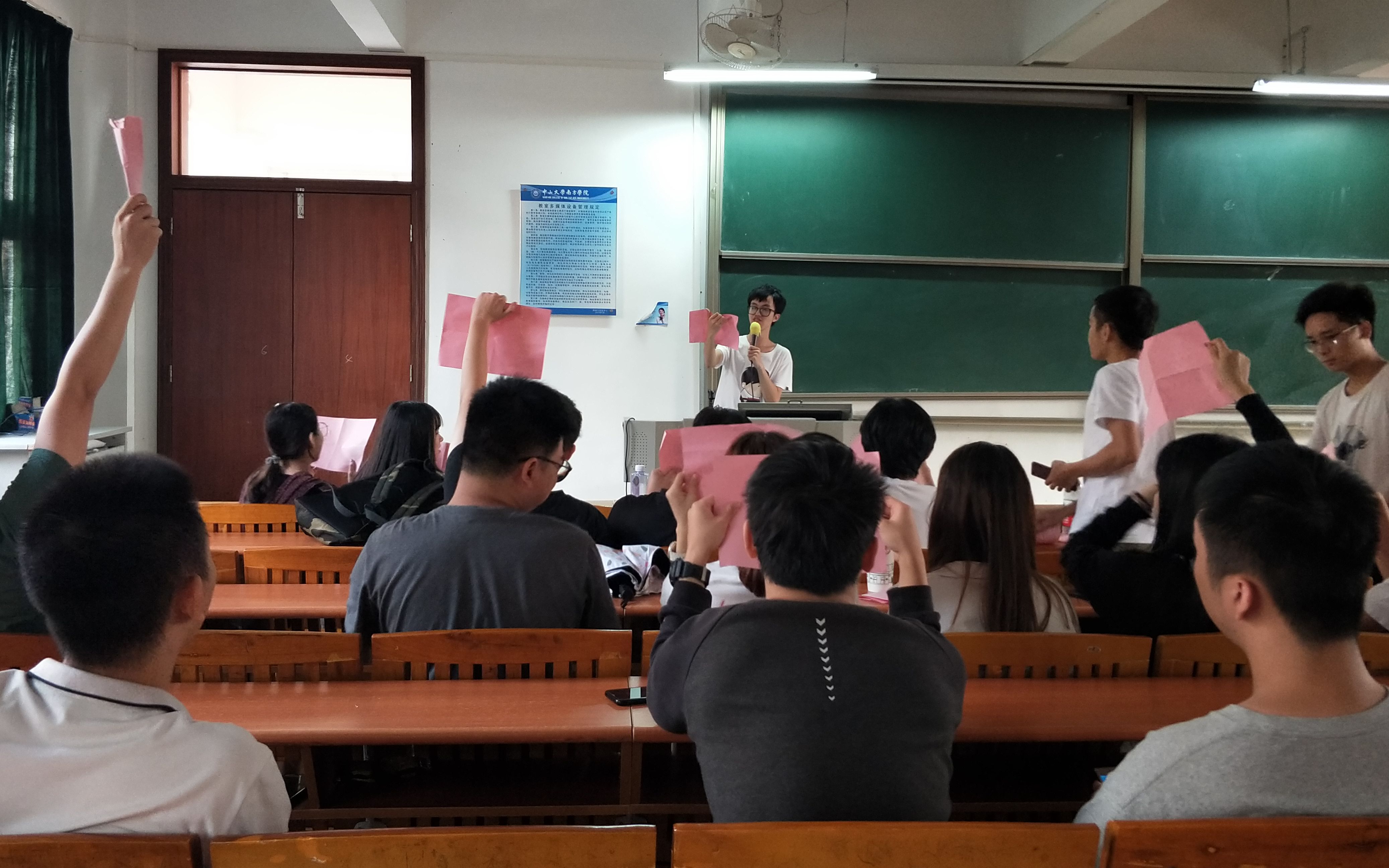 17级人力资源管理专业3班团日活动视频