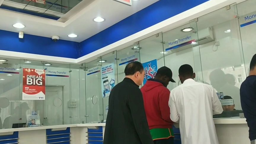 今天同事去银行换点美元,看汇率多少,科威特的钱真值钱