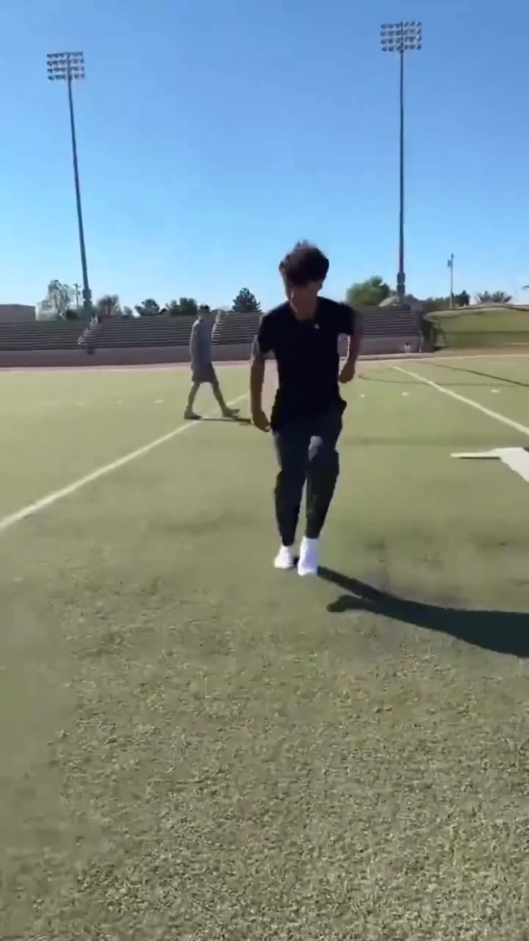 丝滑的舞步,堪比太空步