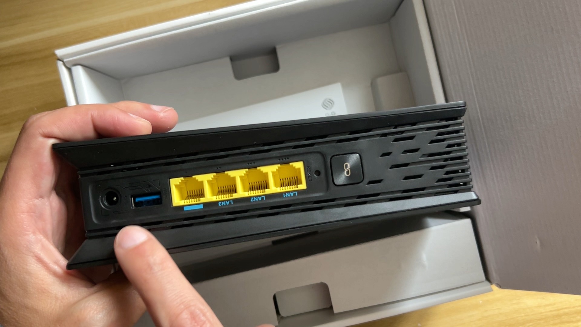 入手一台移动的XR30路由器 ,听说是跟那个火热的RAX3000M是一样的