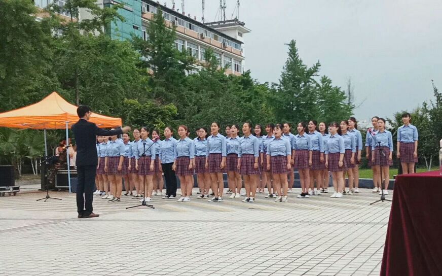 班级合唱(南泥湾)