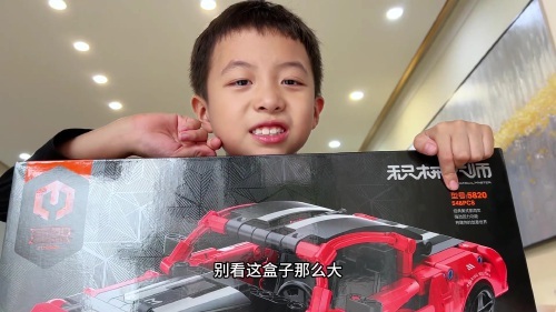 今天阳仔拼装猛禽皮卡车,红色车身黑色大轮毂,太漂亮了