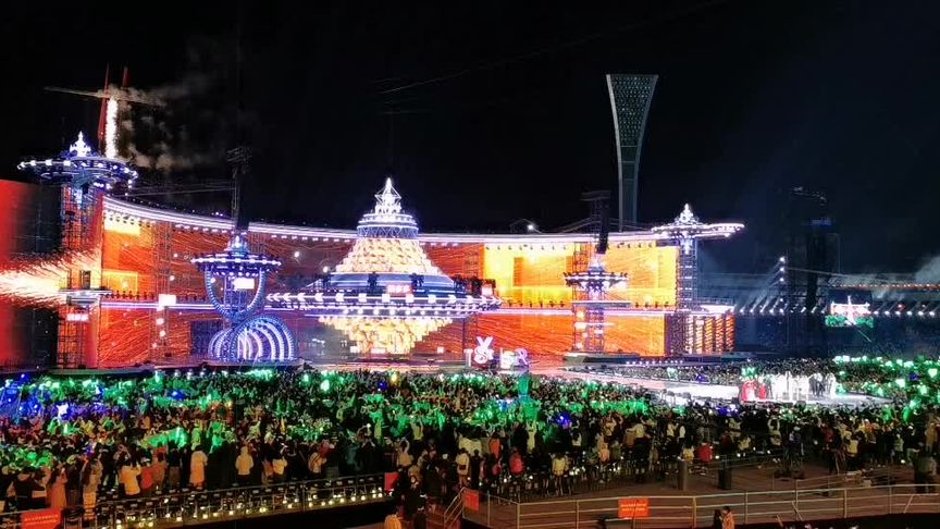 湖南卫视跨年演唱会现场倒计时跨年,祝您新年快乐,平安吉祥