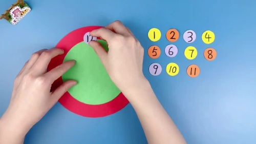 钟表手工制作简单又漂亮,一款简单的幼儿园手工