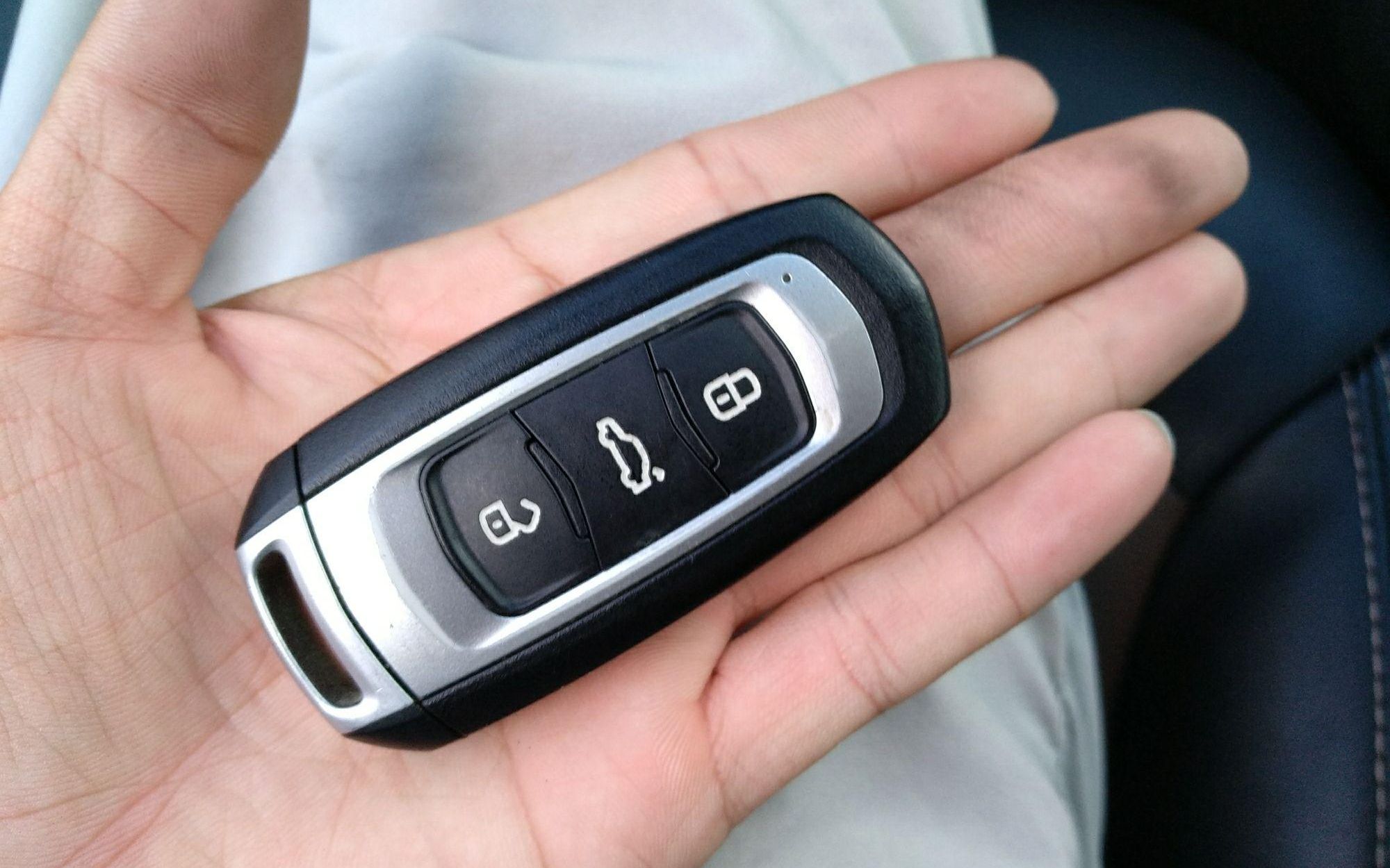 机械钥匙坏了 遥控钥匙没电打不开车门怎么办?