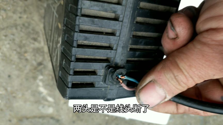 充电器使用不当会爆炸 不是危言耸听 千万要仔细检查这些地方