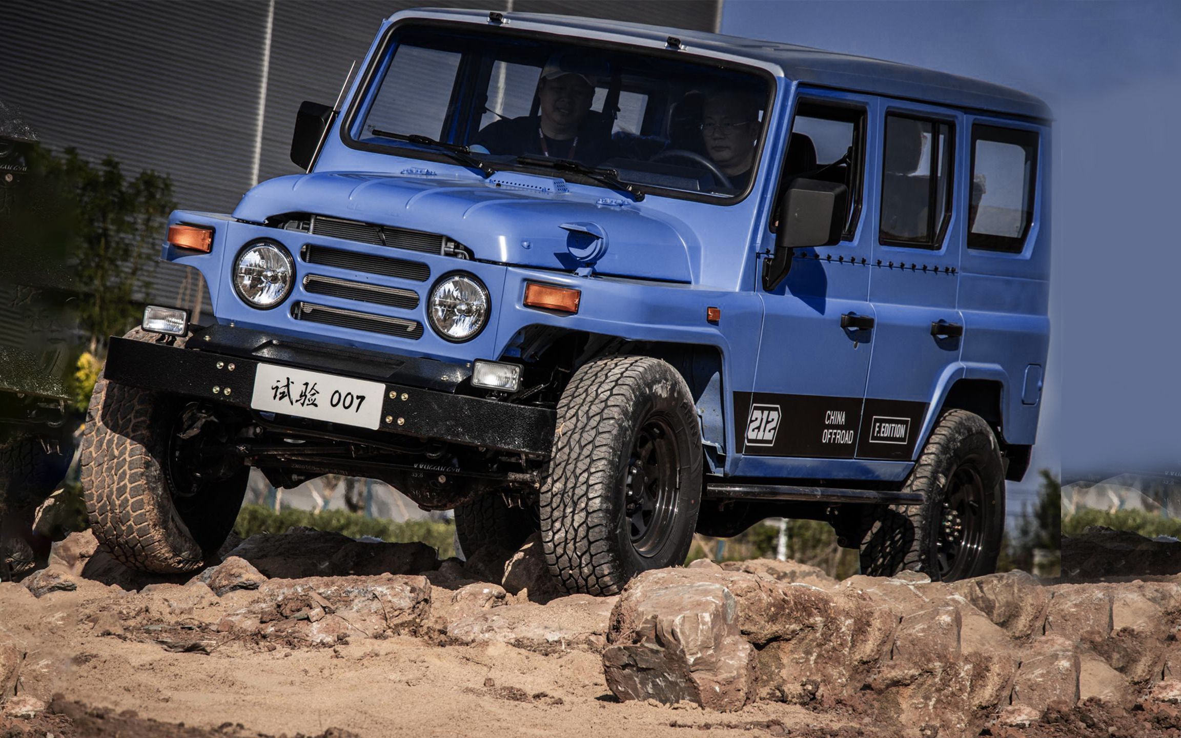 新一代北京BJ212亮相!LED大圆灯、8AT变速箱,造型经典!